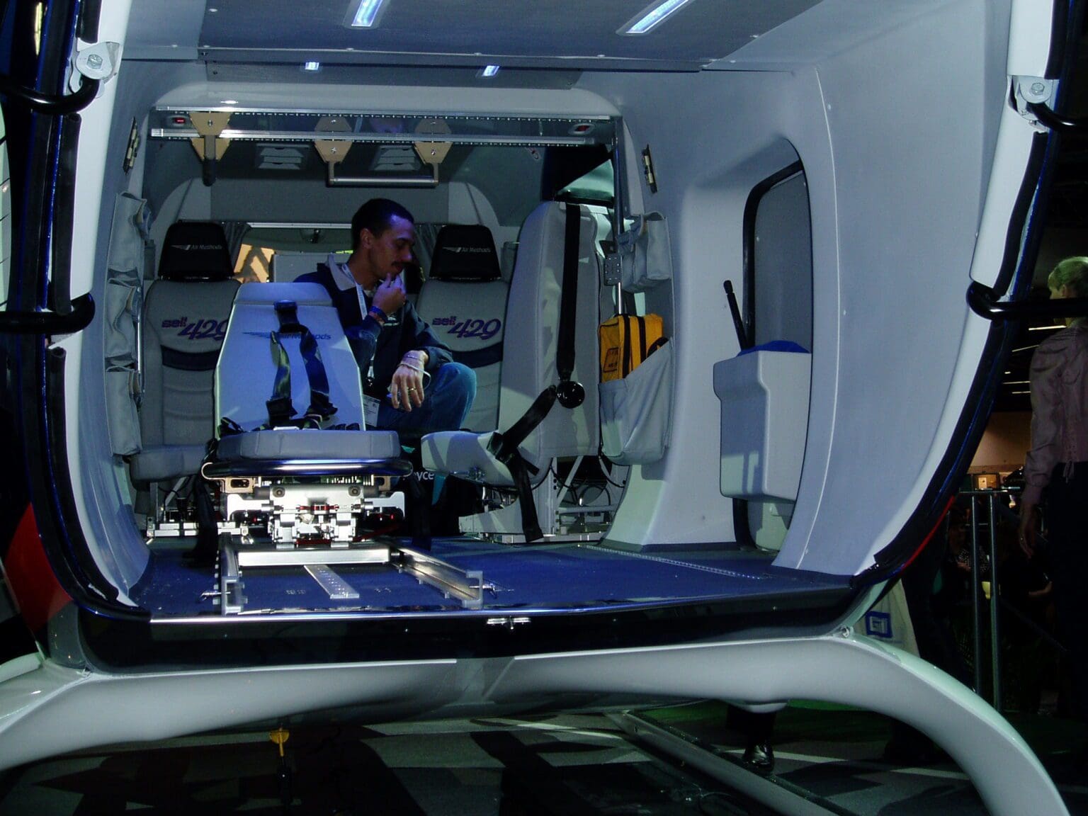 Bell Model 429 - Elisen & associés Inc.