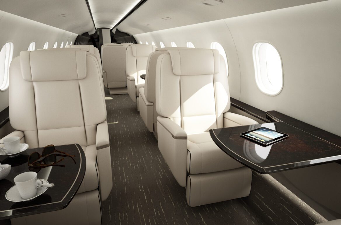 CRJ200 VIP - Elisen & associés Inc.